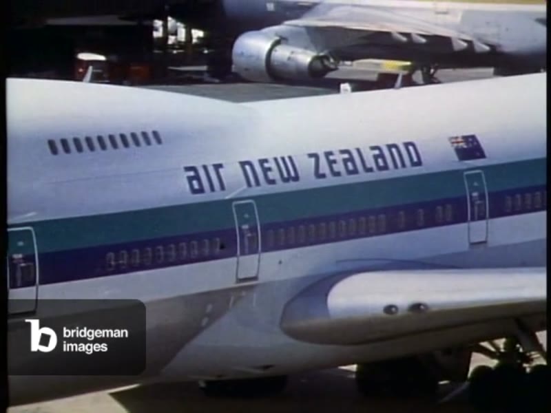 Image of Boeing 747 jumbo, Air New Zealand, arriving at Sydney Int'l