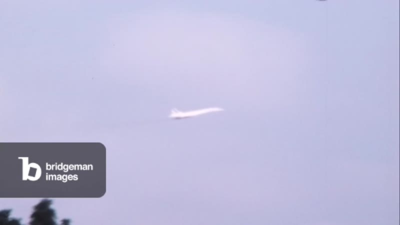 Image of Aerospatiale Concorde Supersonic Airliner Flying in the Sky ...